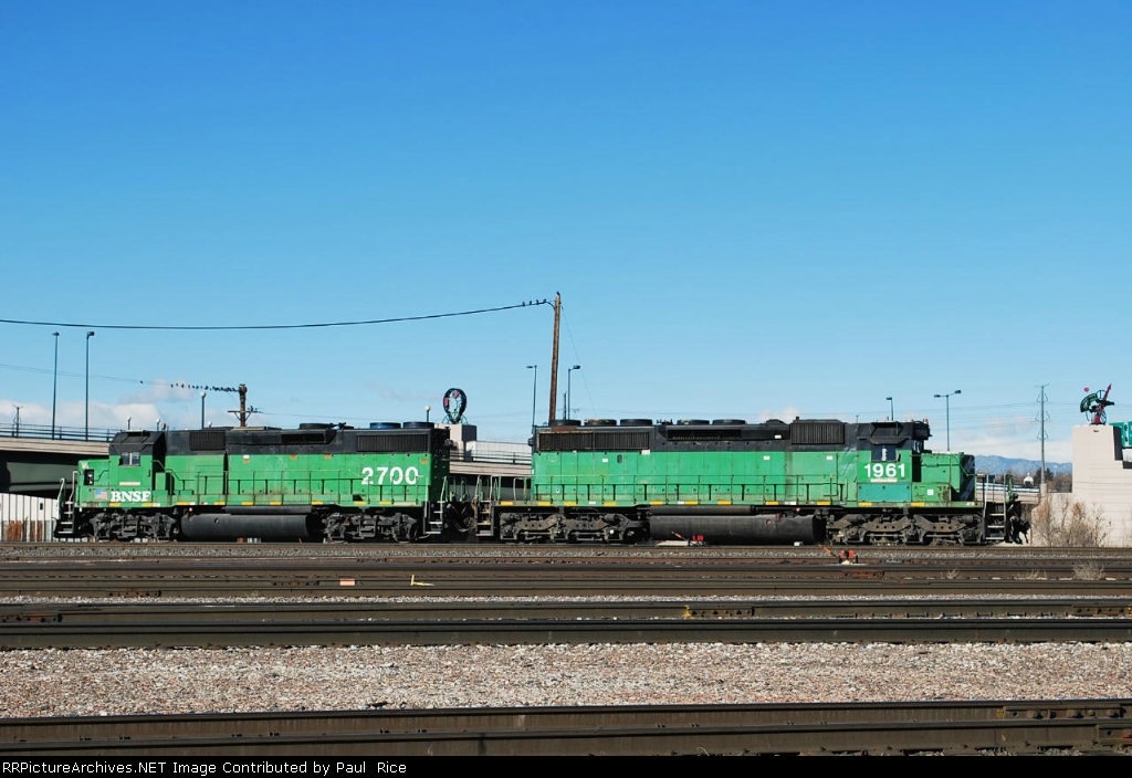 BNSF 2700 & BNSF 1961 Working Their Way Into The Yard